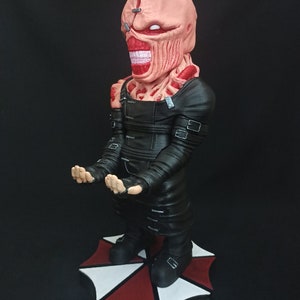 Resident Evil Nemesis | Nemesis Controller Stand | Nemesis Phone Stand ...
