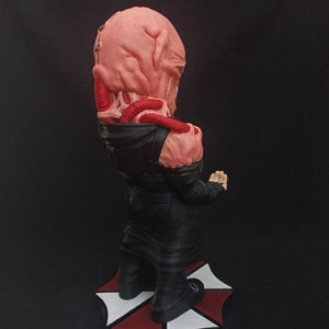 Resident Evil Nemesis | Nemesis Controller Stand | Nemesis Phone Stand ...