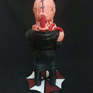 Resident Evil Nemesis | Nemesis Controller Stand | Nemesis Phone Stand ...