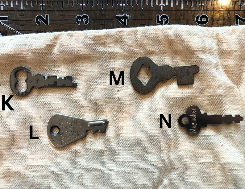 Antique Flat Keys - Medium (group 2) - Etsy