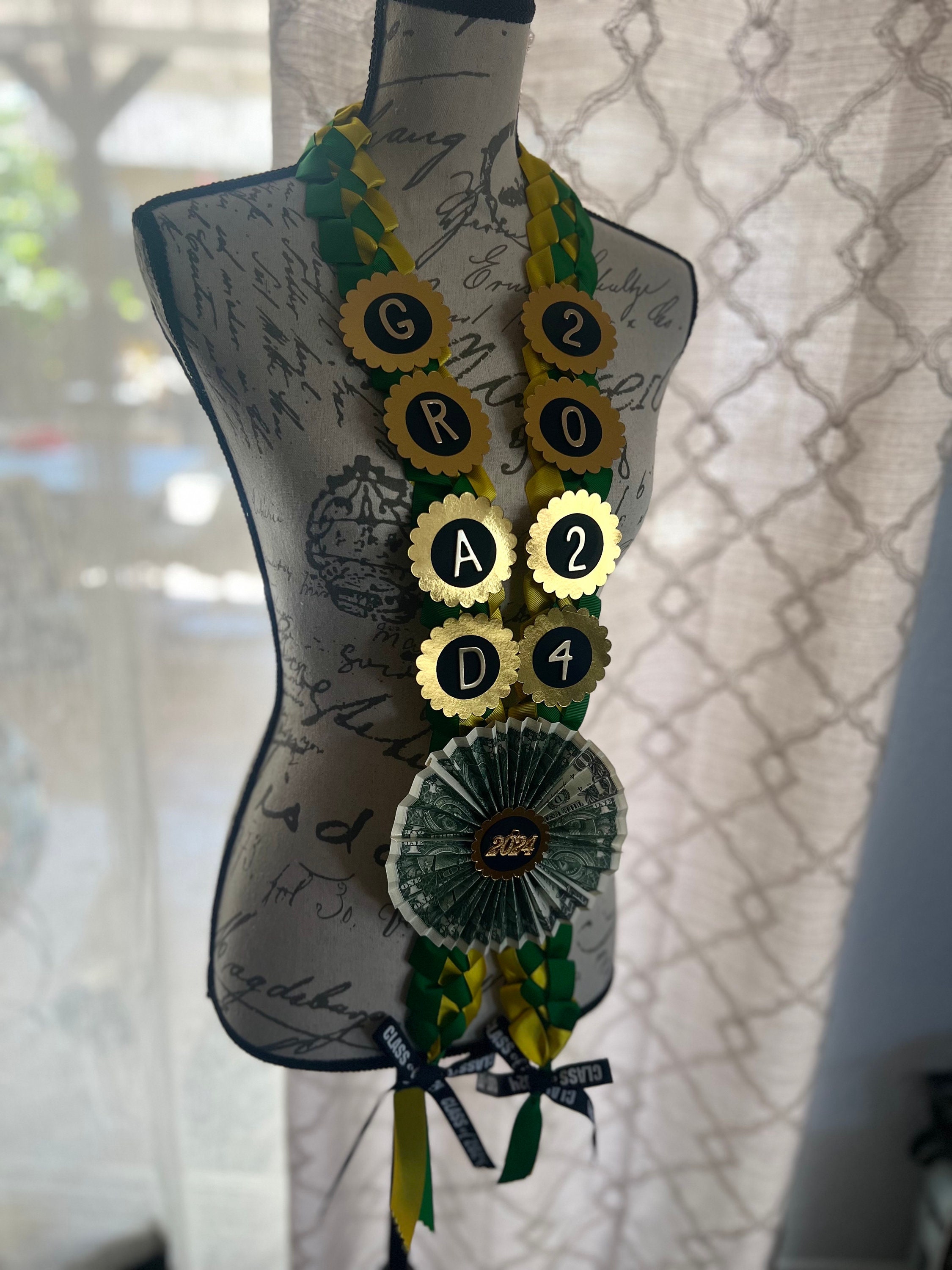 2024 Graduation Lei Medallion - Etsy