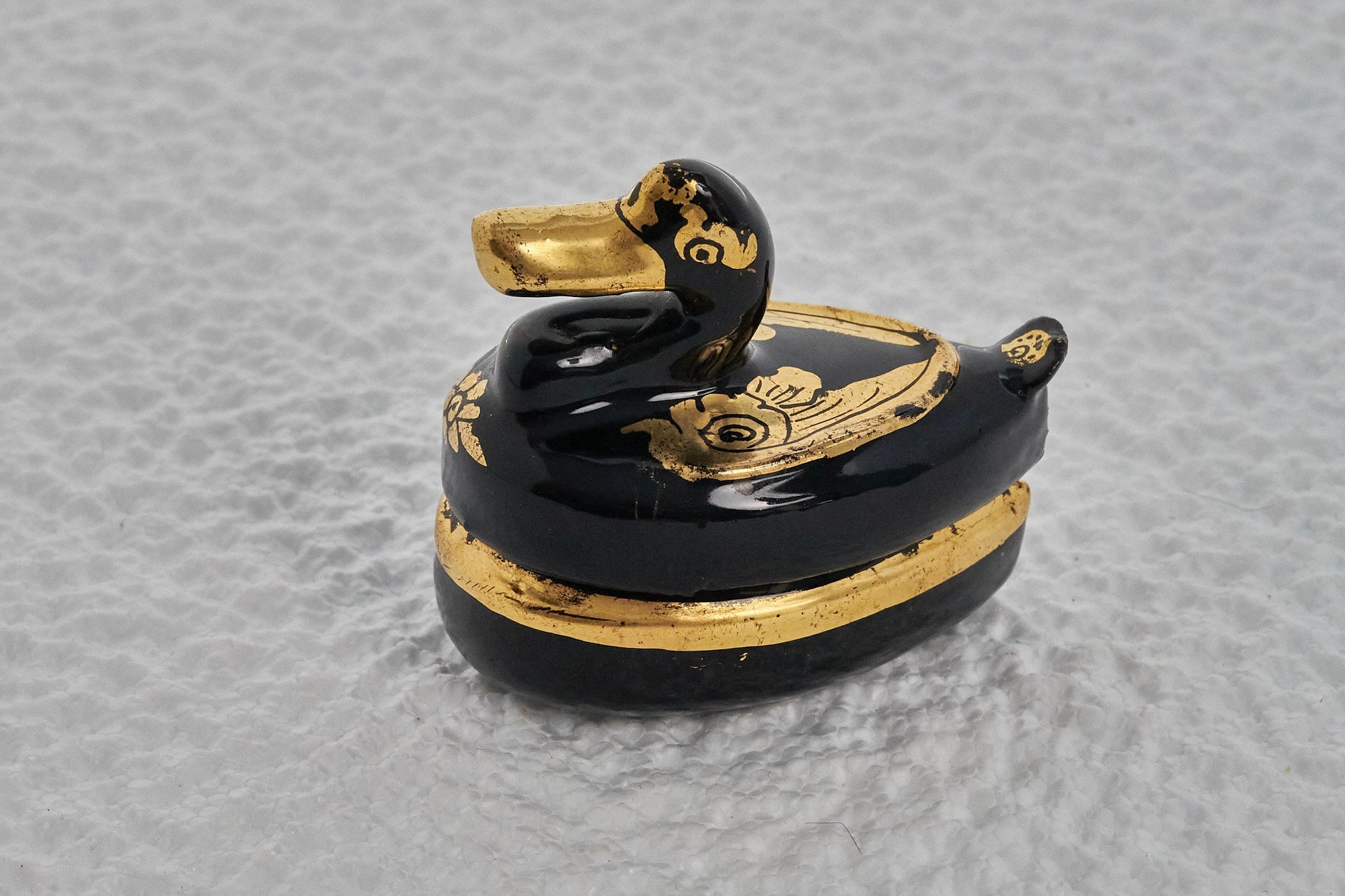 Burmese Lacquer Duck Vintage Box. Gilding by Applying the Real Gold ...