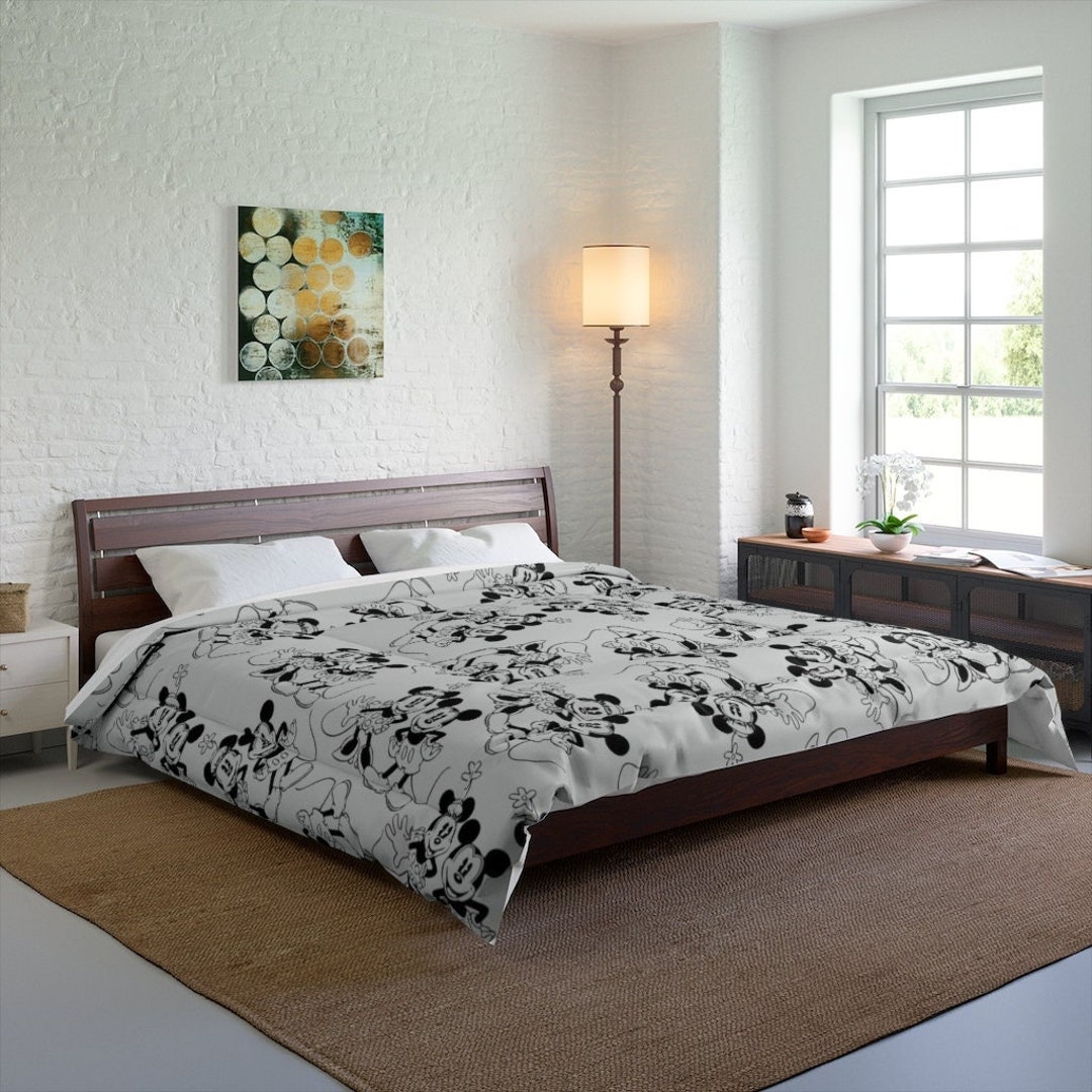 Disney Comforter / Retro Mickey and Minnie / White With Black / Disney ...