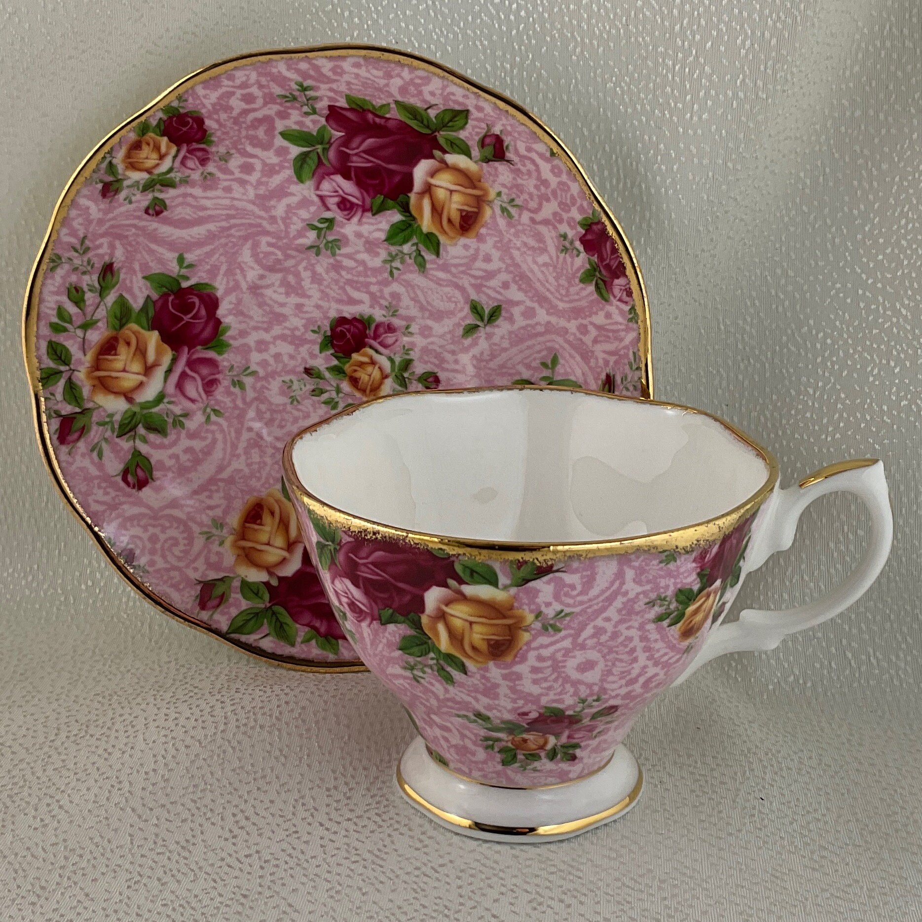 Old Country Roses Royal Albert Teacup & Saucer Duo; Peach Damask; Soft ...