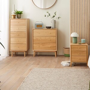 Wright Oak 3 Drawer Bedside Table - Etsy UK