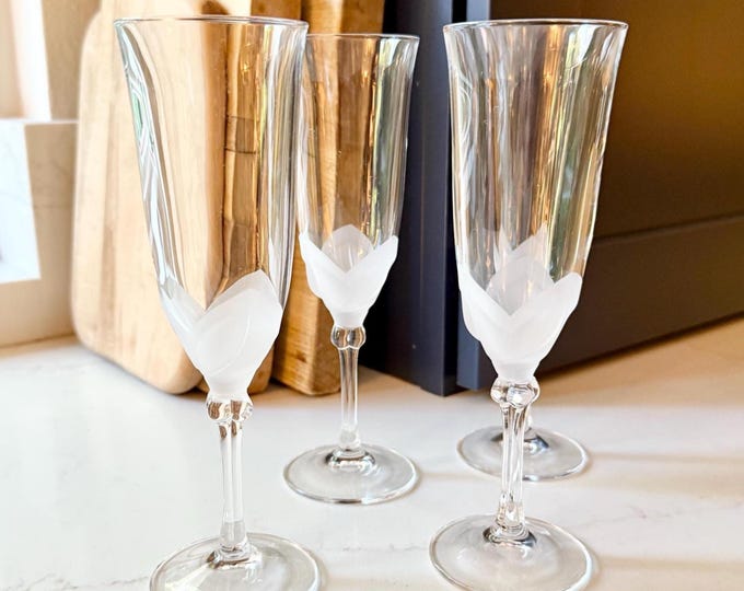 Durand France Crystal Champagne Flutes - Frosted Petal Design (pair) - Etsy