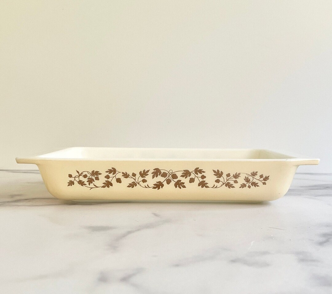 Pyrex Golden Acorn Space Saver Casserole Dish. 1.25 Quart Rectangular ...
