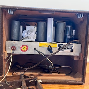 SUPER RARE Vintage Gilfillan AM Tube Radio, Model 66B. From 1946 ...