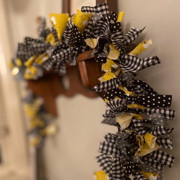 Spring Garland Bees - Etsy