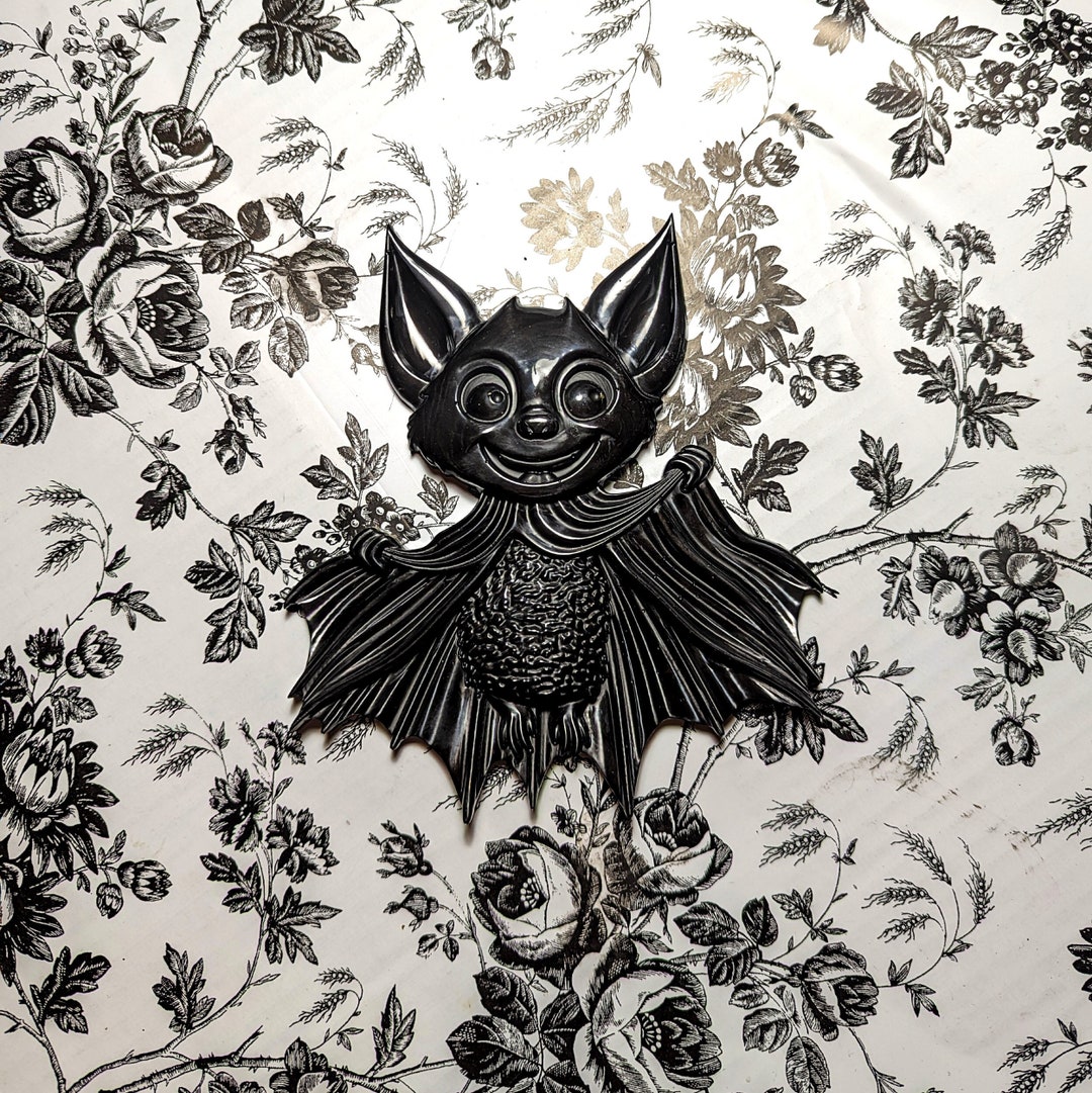 6.0" Smiling HAPPY BAT 3D Wall Hanging •• Witchy Home Décor •• Macabre ...