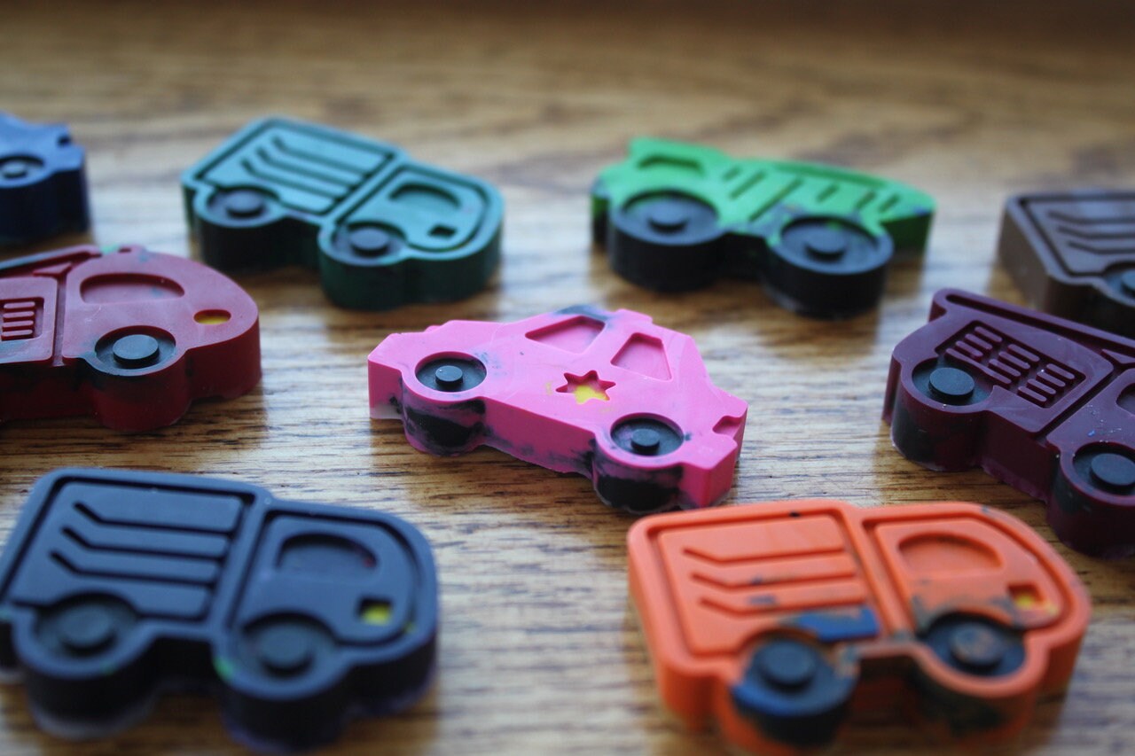 10 Vehicle Coloring Crayons With Cop Car, Fire Engine, Dump Truck, and ...