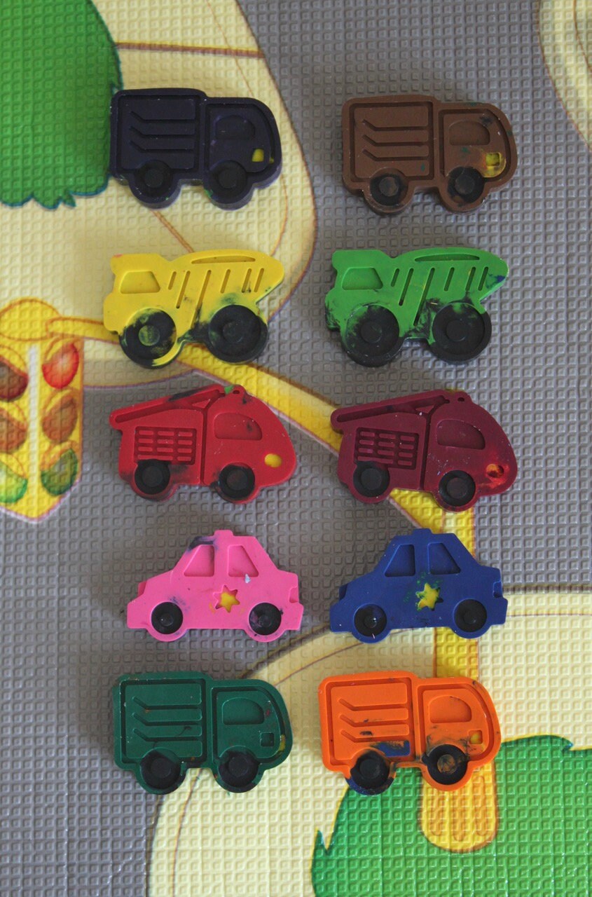 10 Vehicle Coloring Crayons With Cop Car, Fire Engine, Dump Truck, and ...