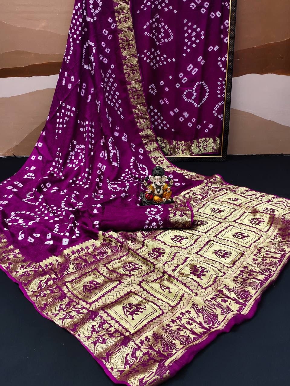 Handmade Handicraft Bandhani Bandhej With Zari Weaving in Border With ...