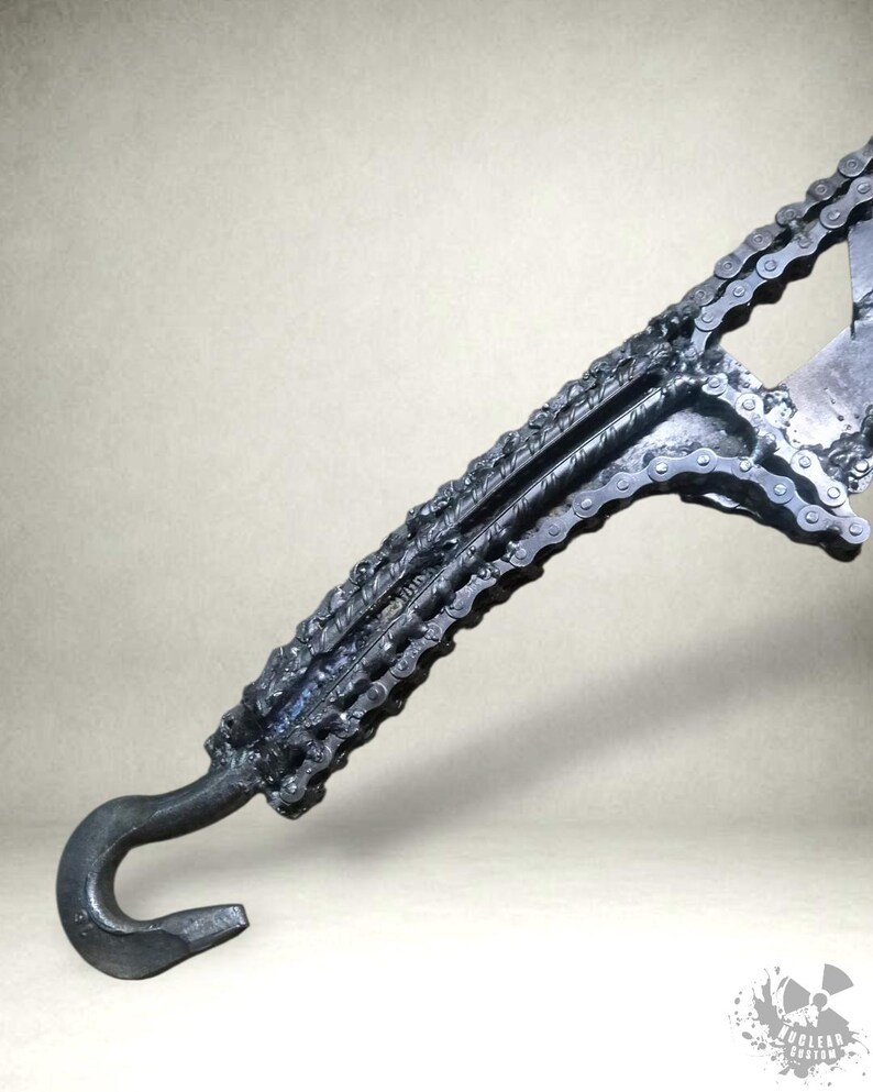 Chainblade Reaver – Post-apocalyptic Machete-style Scrap Metal Sword ...