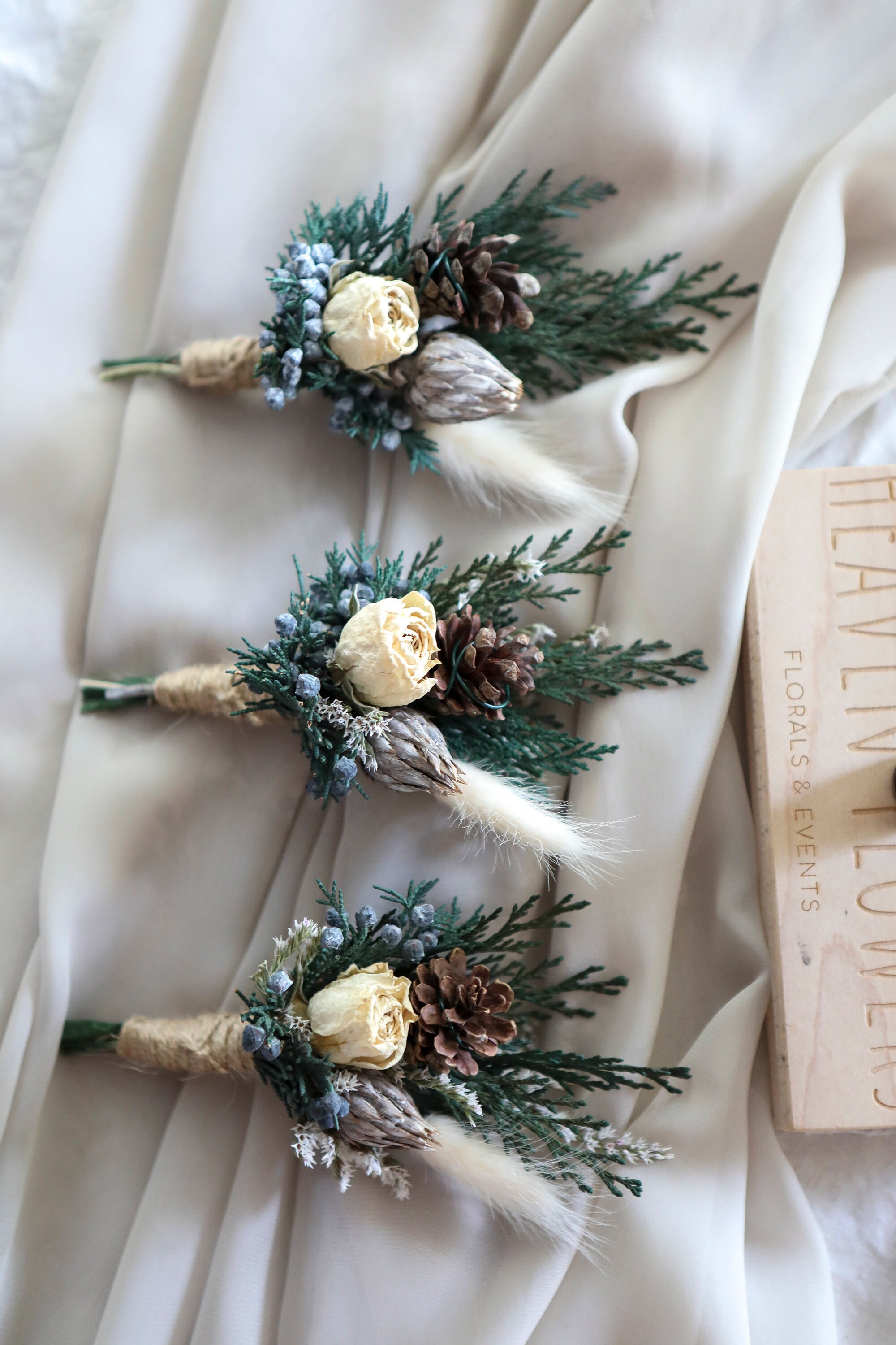 Winter Dried Flowers Boutonniere L White Roses & Cedar - Etsy Canada