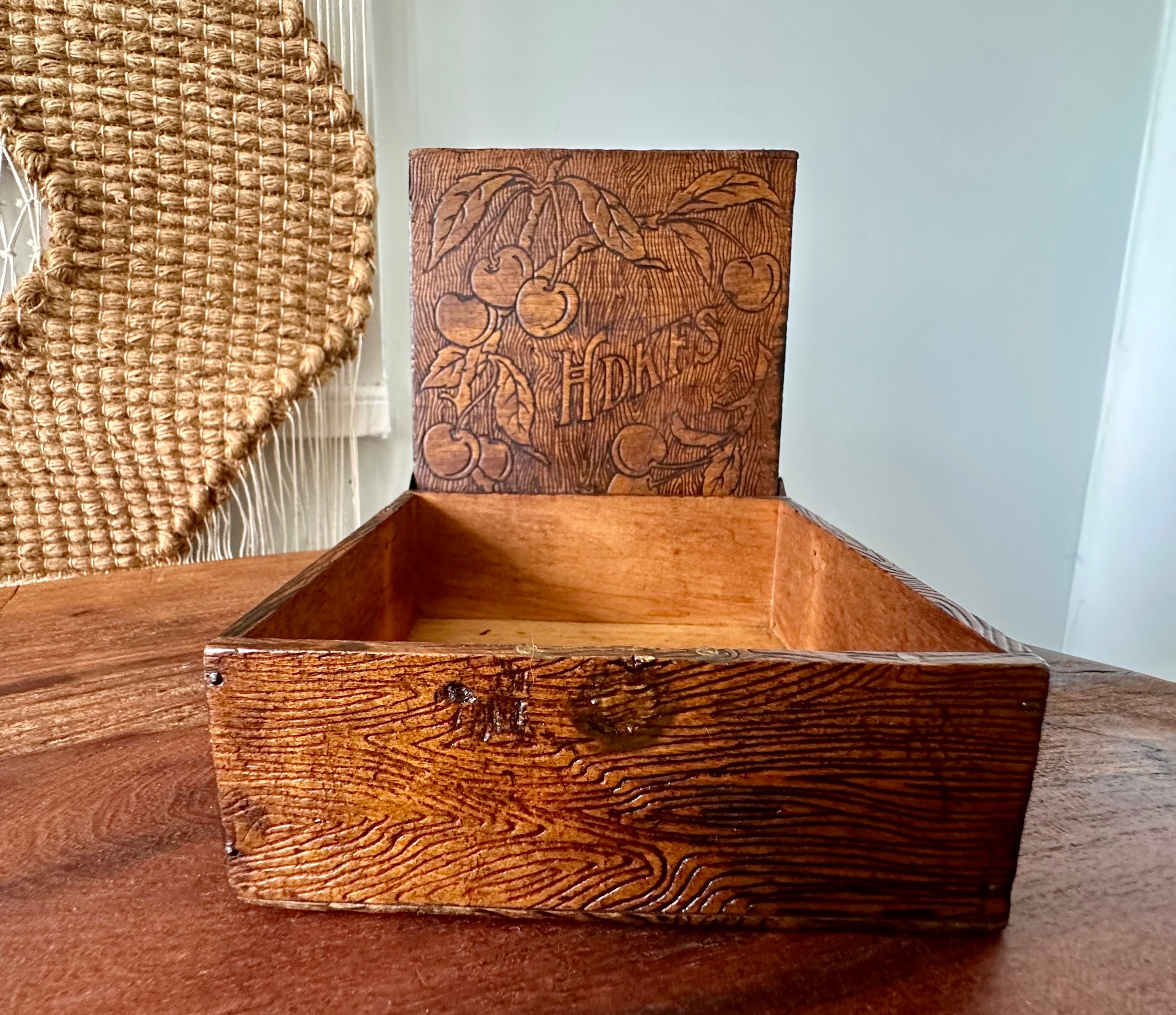 Antique Wooden Vintage Box Storage Jewelry Trinket Cigar Wizard ...