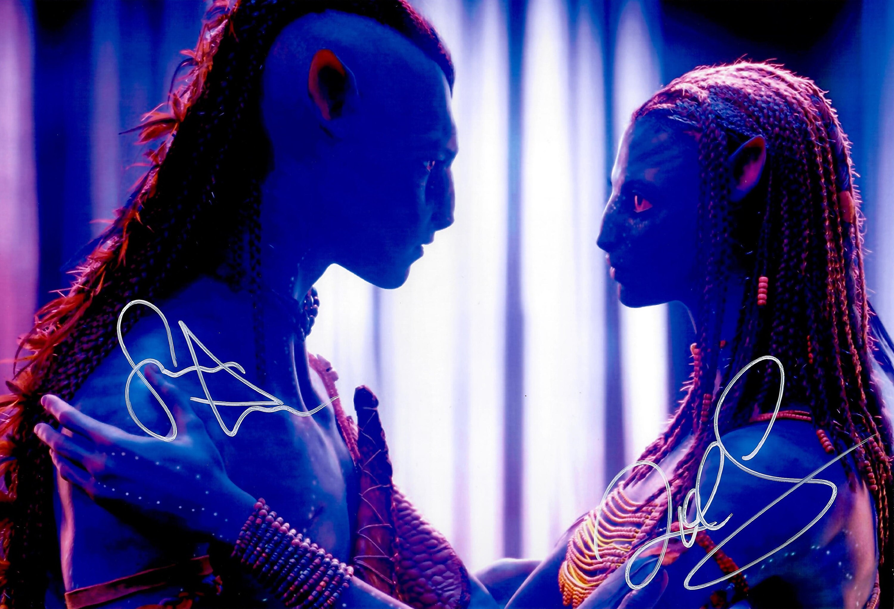 Zoe Saldana And Sam Worthington Kiss