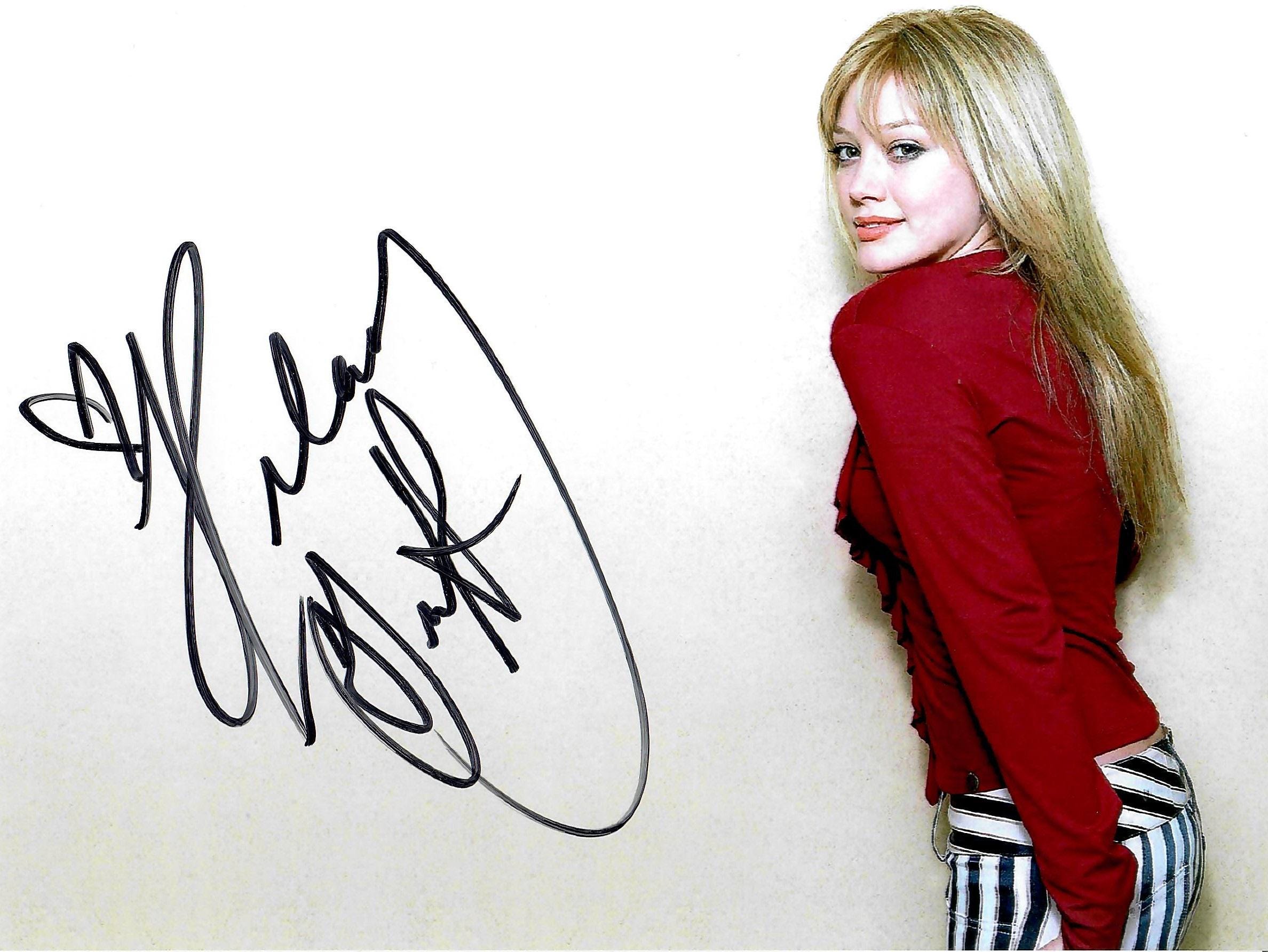 Nicki Minaj Signature