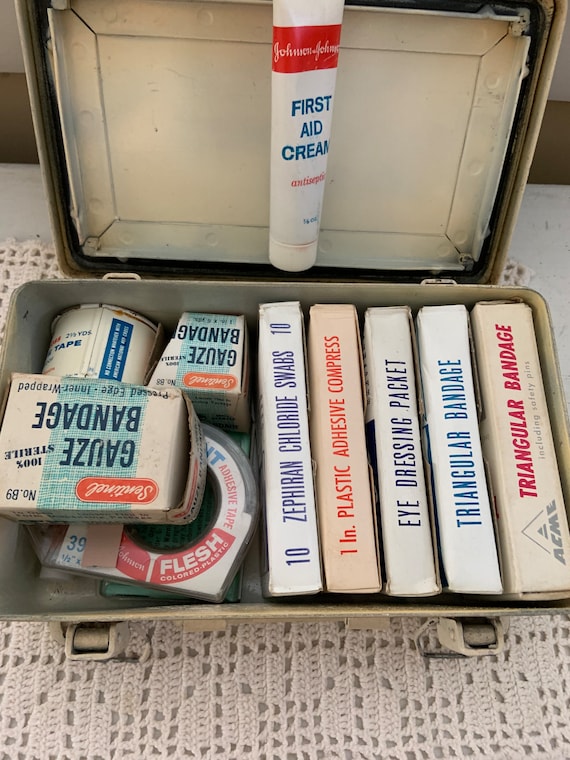 1940s Retro First Aid Wall Cabinet - Complete with Vi… - Gem