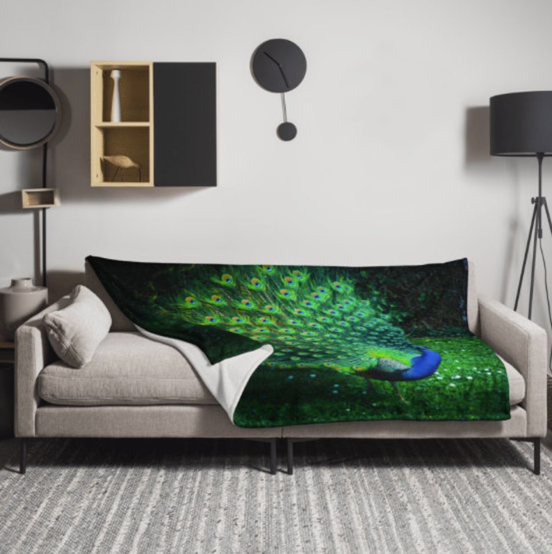 Elegant Peacock Throw Blanket: Cozy up With a Touch of Nature in Your ...