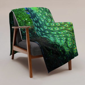 Elegant Peacock Throw Blanket: Cozy up With a Touch of Nature in Your ...