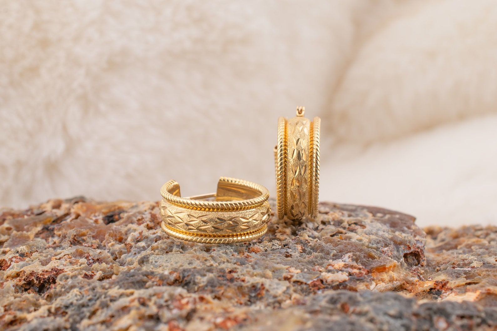 Vintage 10 Karat Yellow Gold Coin Edge and Diamond Cut Detail - Etsy