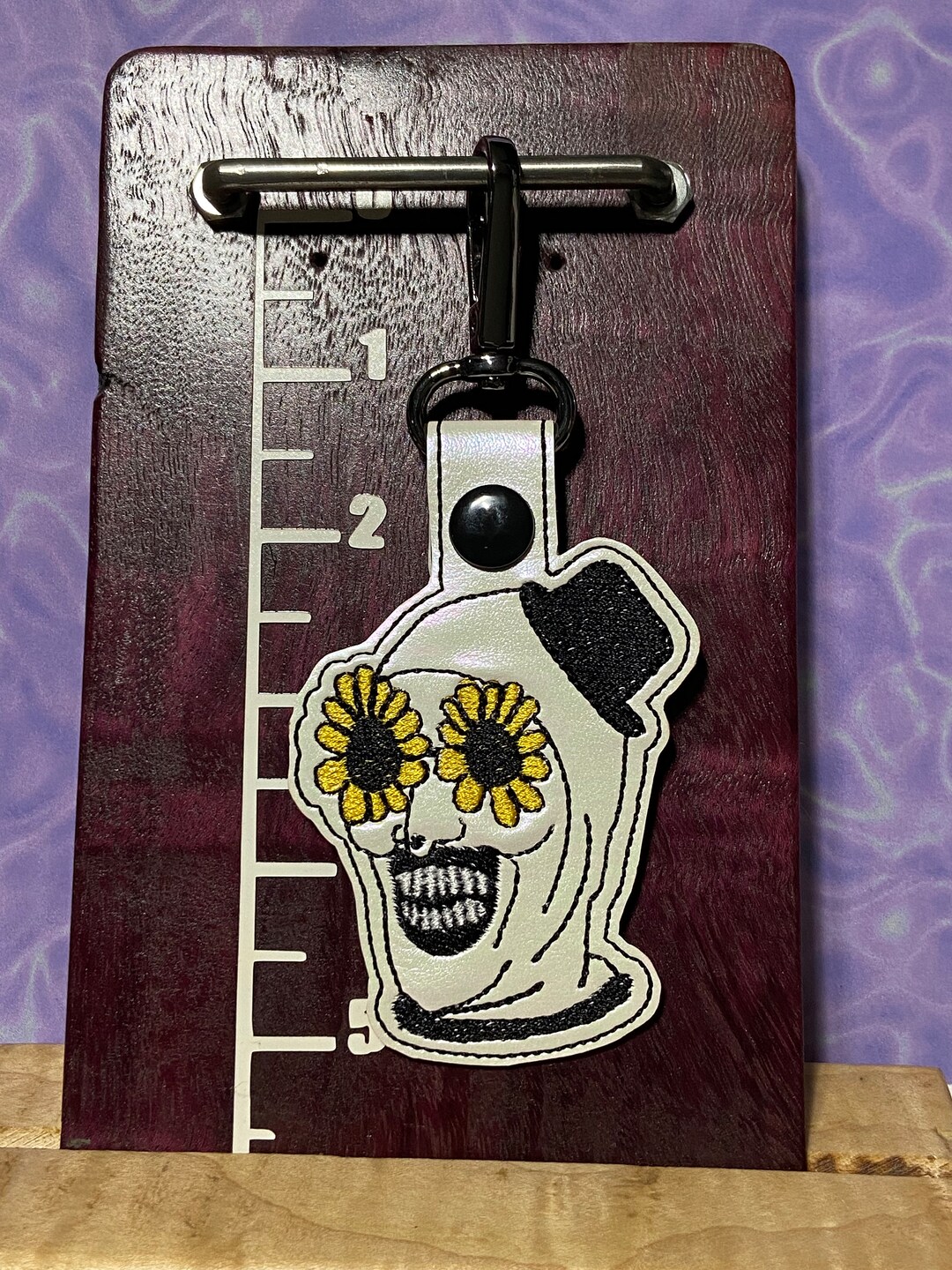Art Clown Terrifier Sunflower Glasses Swivel Keychain White Pearlescent ...