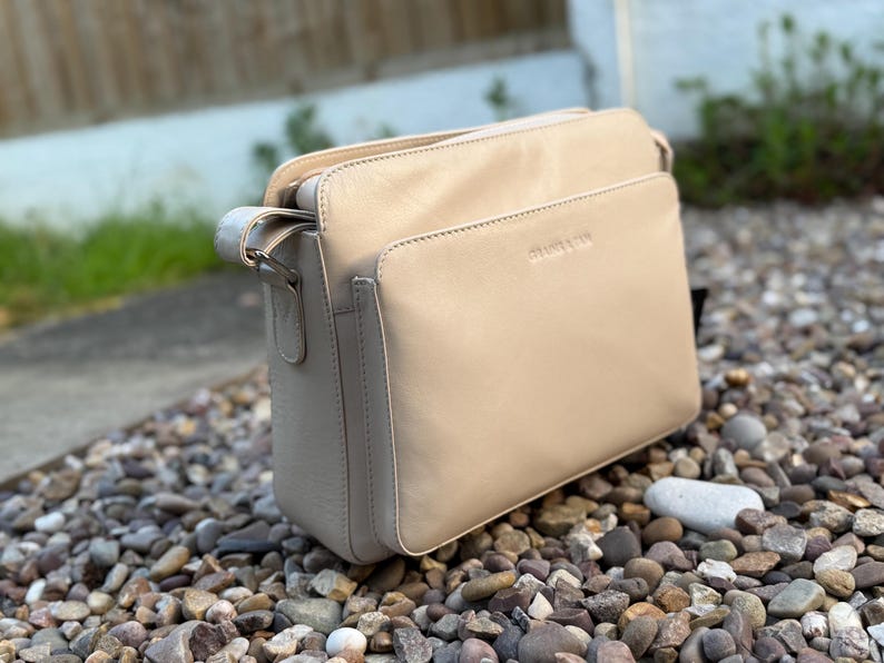 Grains & Tan Full-grain Leather Large Multi-compartment Handbag With ...