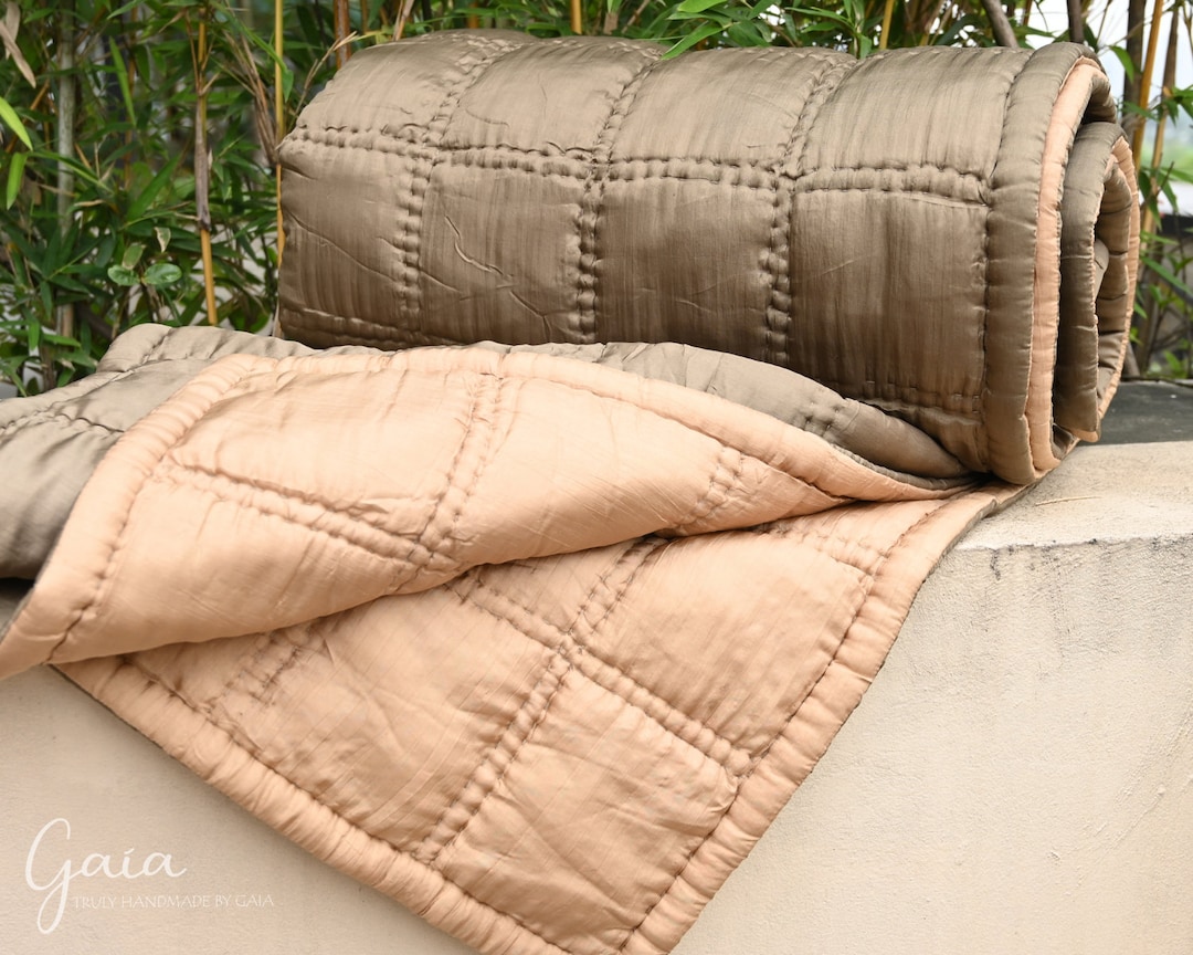 Real Mulberry Silk Quilt, Premium Hand-stitched Silk Comforter, Queen ...