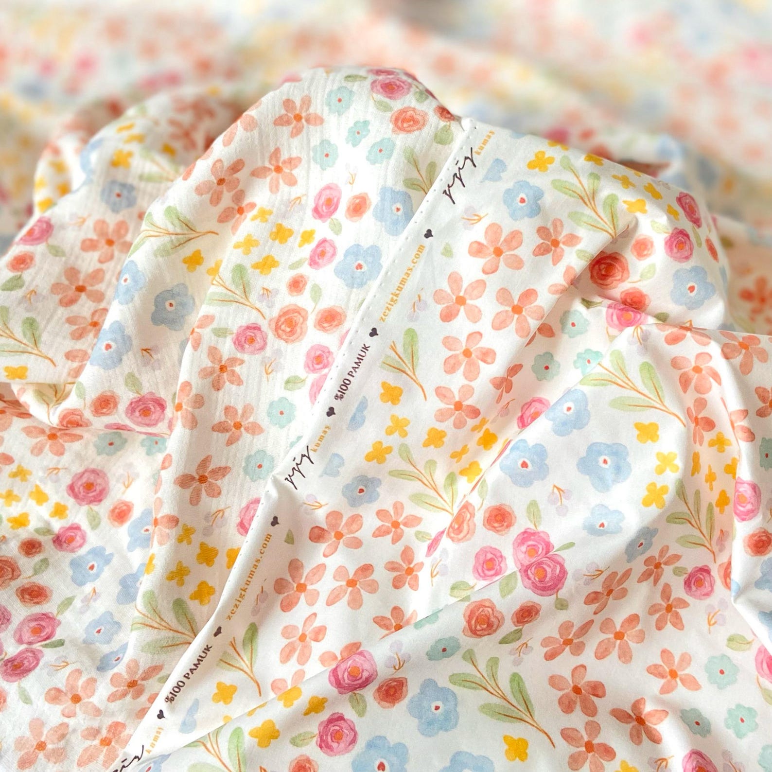 Cute Spring Flowers Seamless Pattern Design - Fabric, Gift Wrapping ...