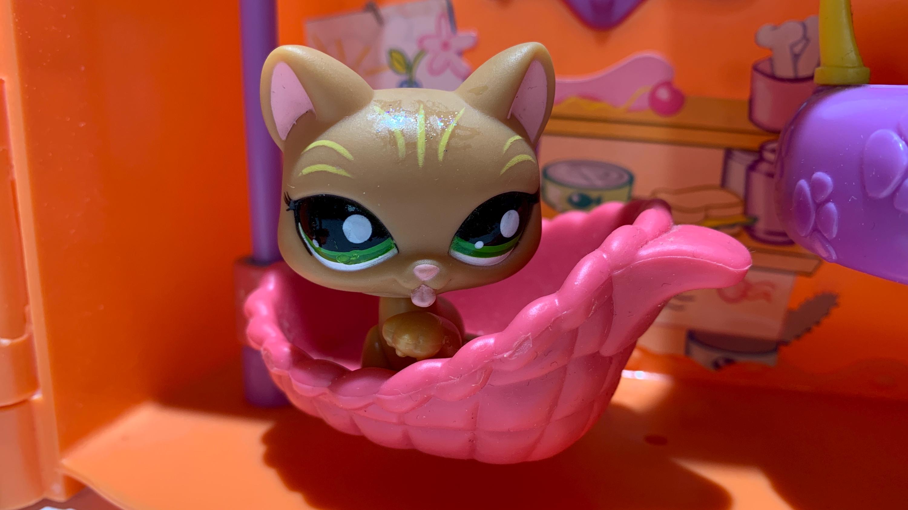 Littlest Pet Shop Playset LPS - Purple Tree House Club - Folding ...