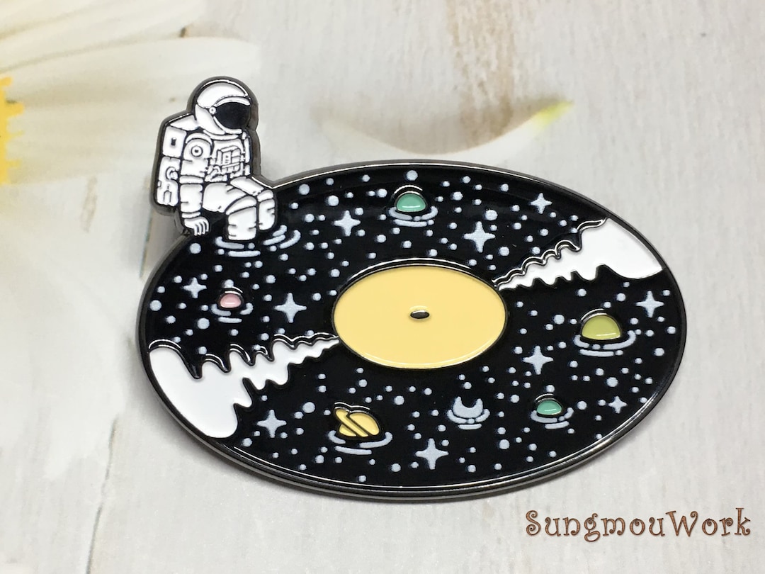 Astronaut Starry Sky Galaxy Universe Record Enamel Pin Cute Hard Enamel ...