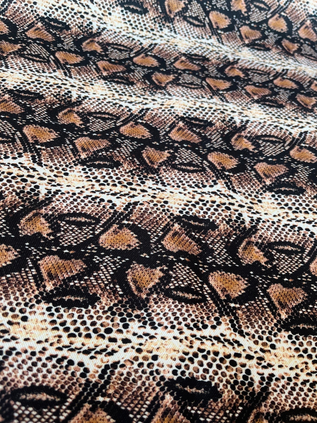 Upholstery Snake Skin Printed, Width 55", Digital Print Fabric ...