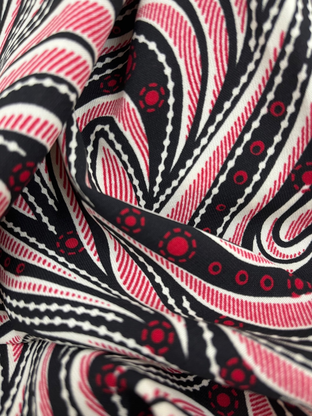Red Wave Pattern Crepe, Black White Red Patterned Feminine Desing ...