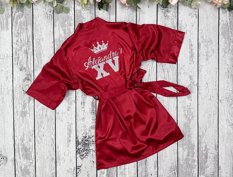 Quinceañera Robe With Queen Design | Mis Quince Años Con Diseño De ...