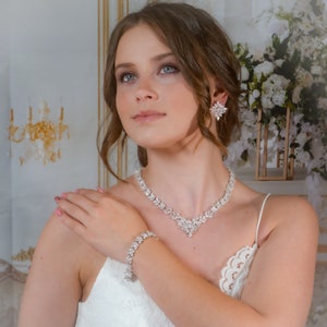 Bridal Necklace V Shape Crystal Necklace Wedding Jewelry Set for a ...