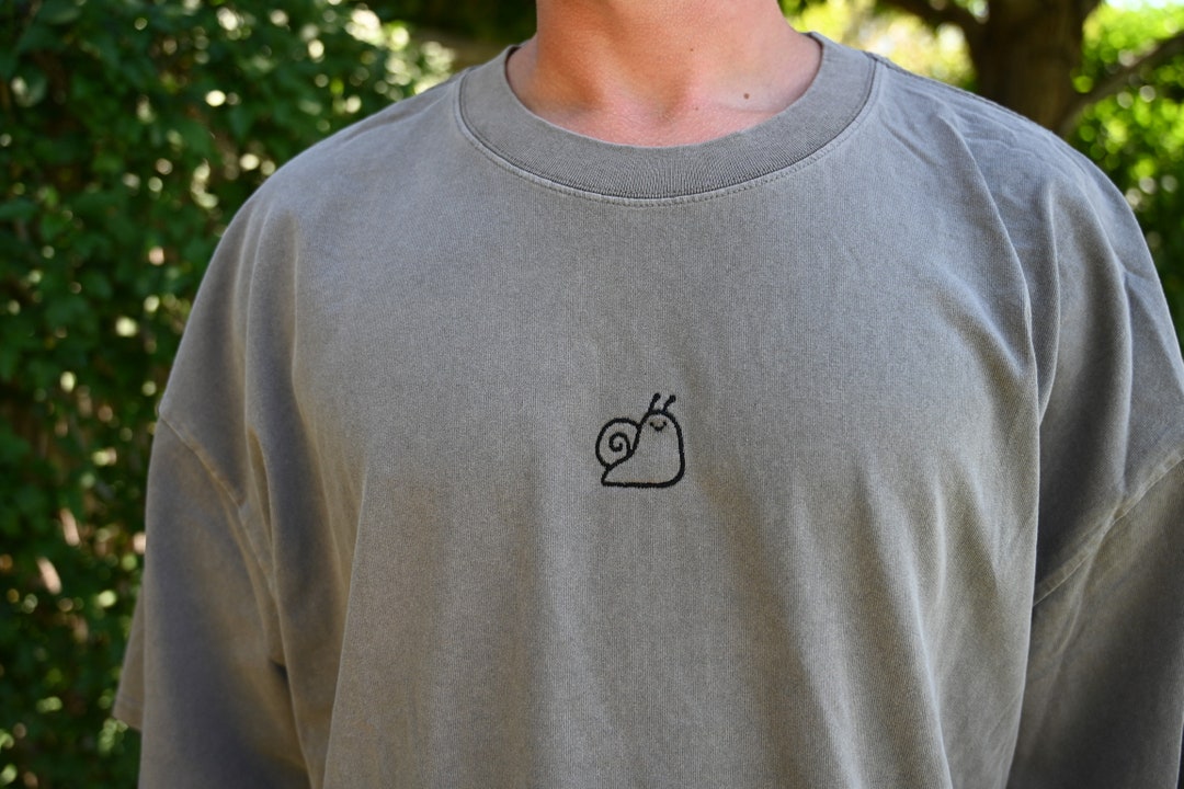 Embroidered Snail Oversized Tee| Simple Tee| T-shirts|snail Shirt|fun ...