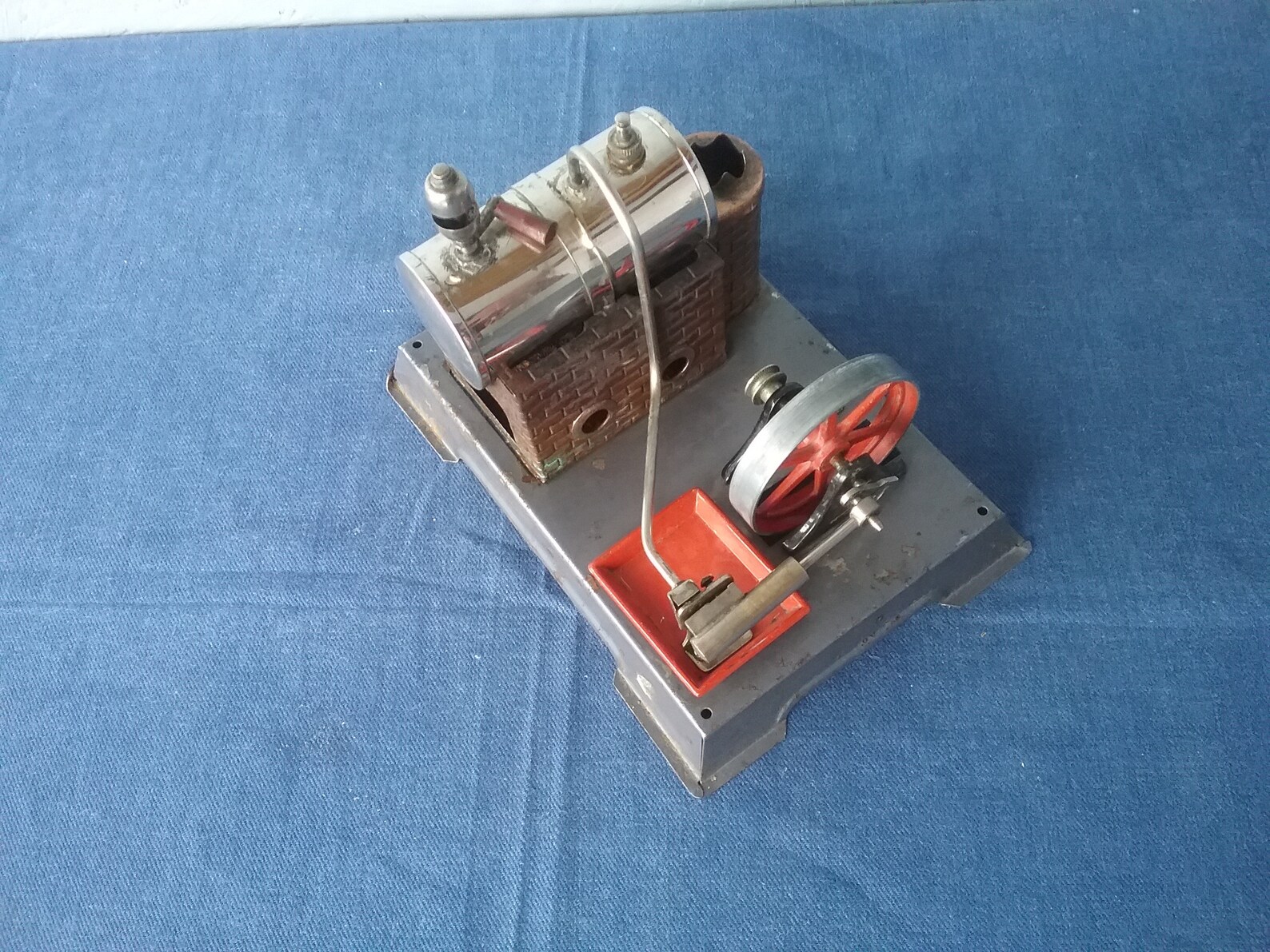 Wilesco D5 'petri' German Steam Engine, Stationary Horizontal Steam ...