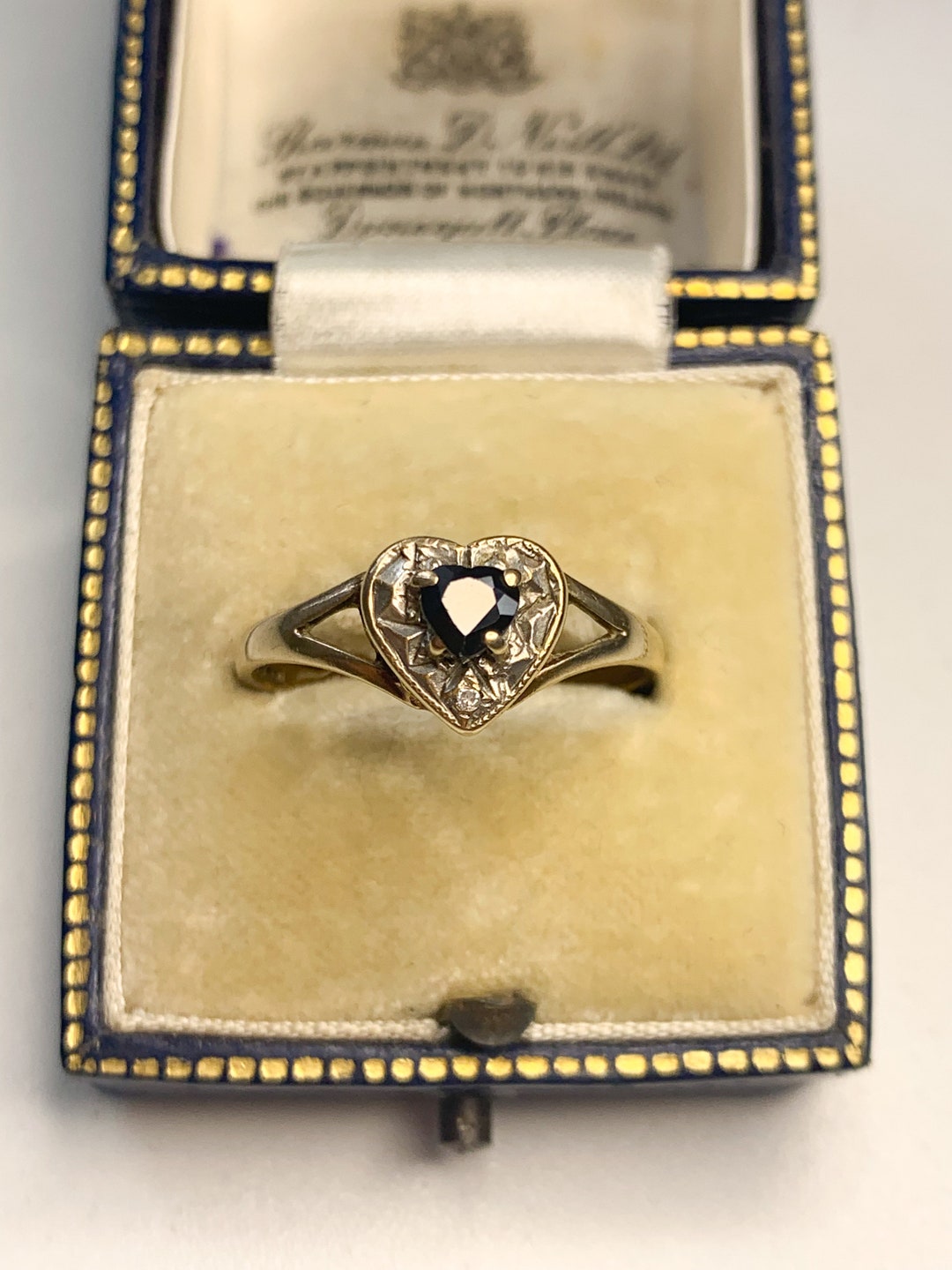 Beautiful Vintage 9karat 9ct Gold Heart Signet Ring With Blue Sapphire ...