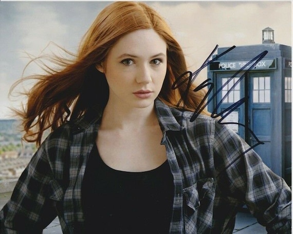 Karen Gillan Docteur Who Police Karen Gillan As Amy Pond In Doctor Who