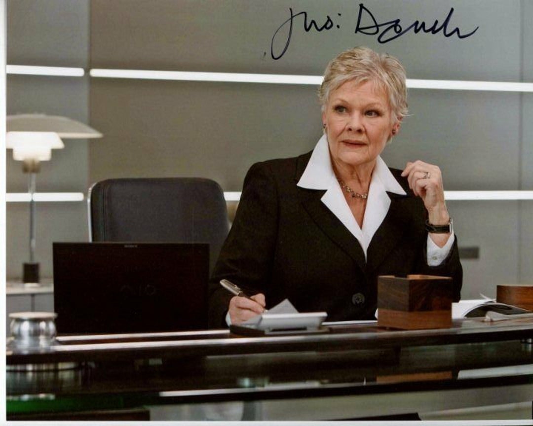 Judi Dench Signed Autographed 8x10 Quantum of Solace 007 James Bond M ...