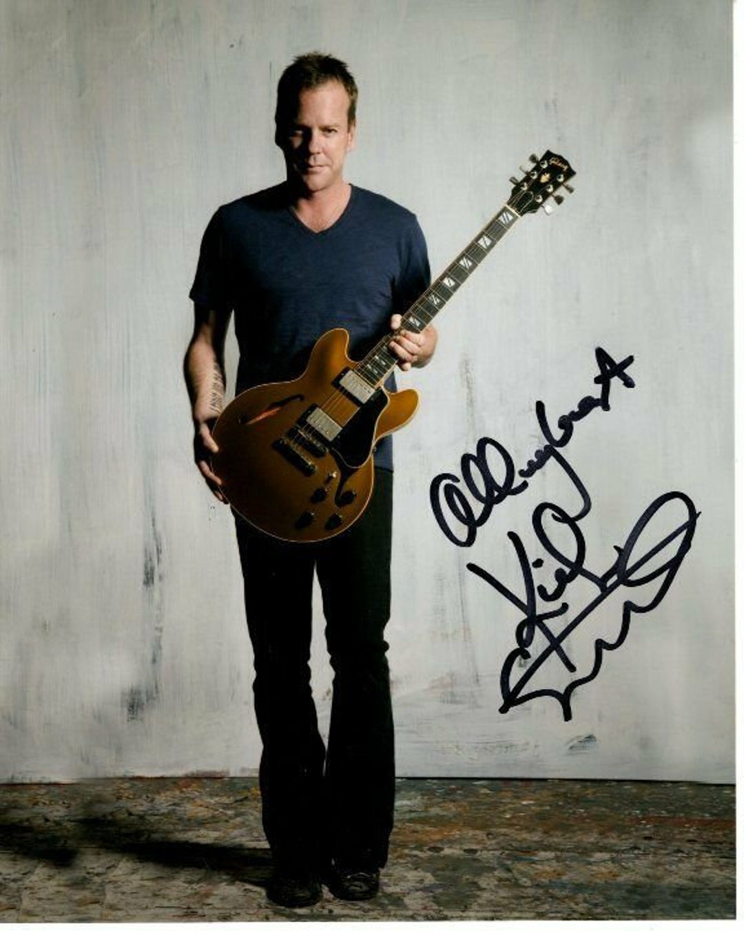 Kiefer Sutherland Signed Autographed 8x10 Guitar Photo - Etsy