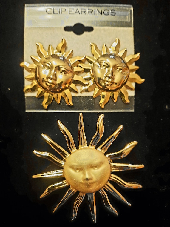 Figural Smiling Sun Brooch and Clip Earrings Gold Ton… - Gem