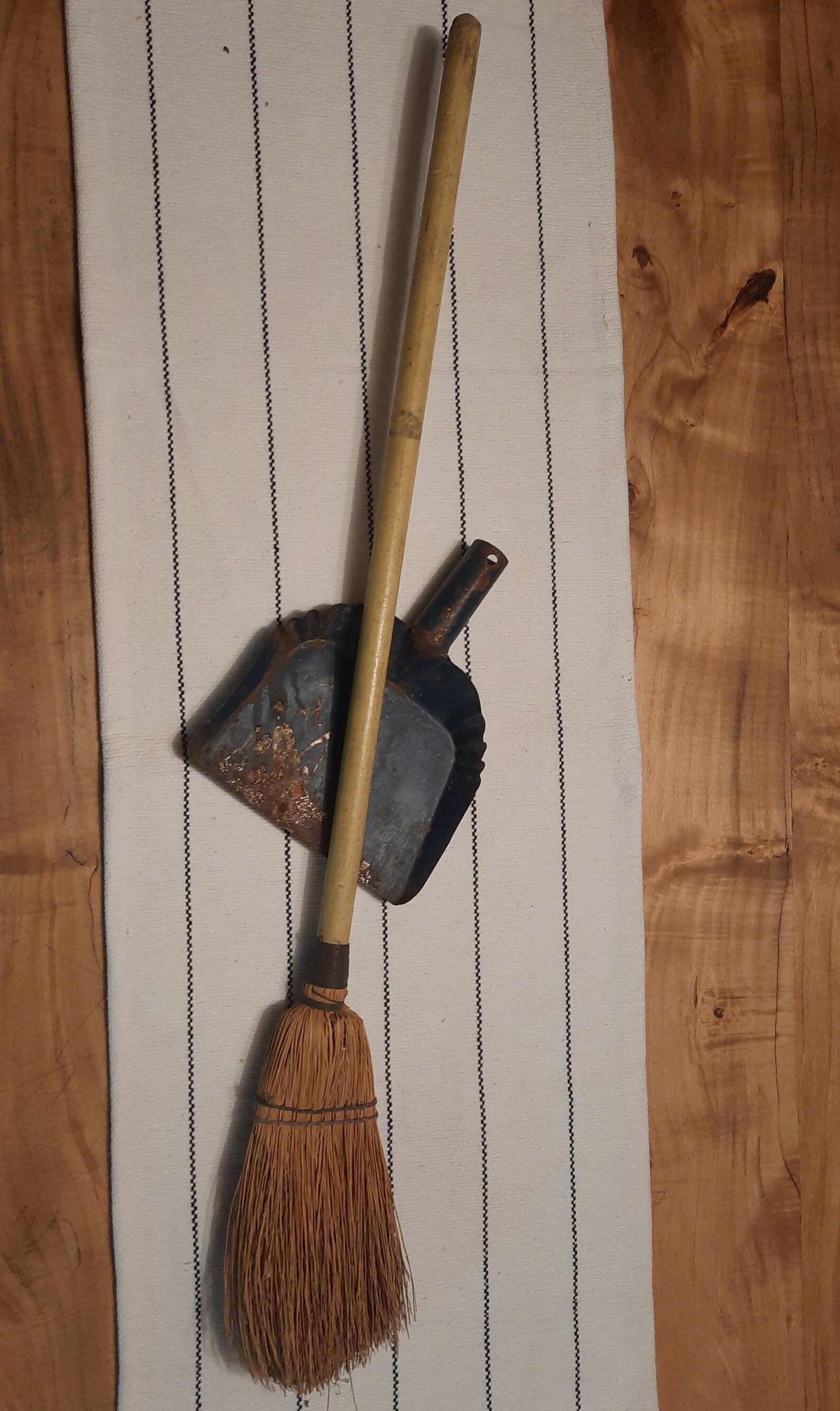 Child's Broom and Dustpan Vintage 1960s - Etsy