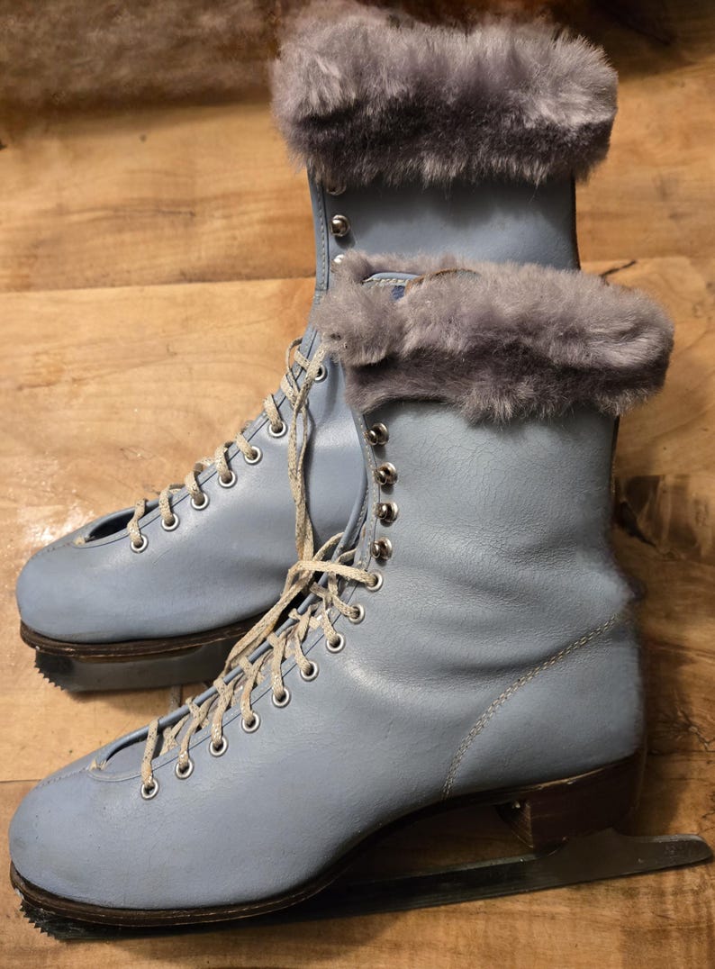 Vintage 1960s Powder Blue Canadian Flyer Figure Skates Gorgeous Vintage ...