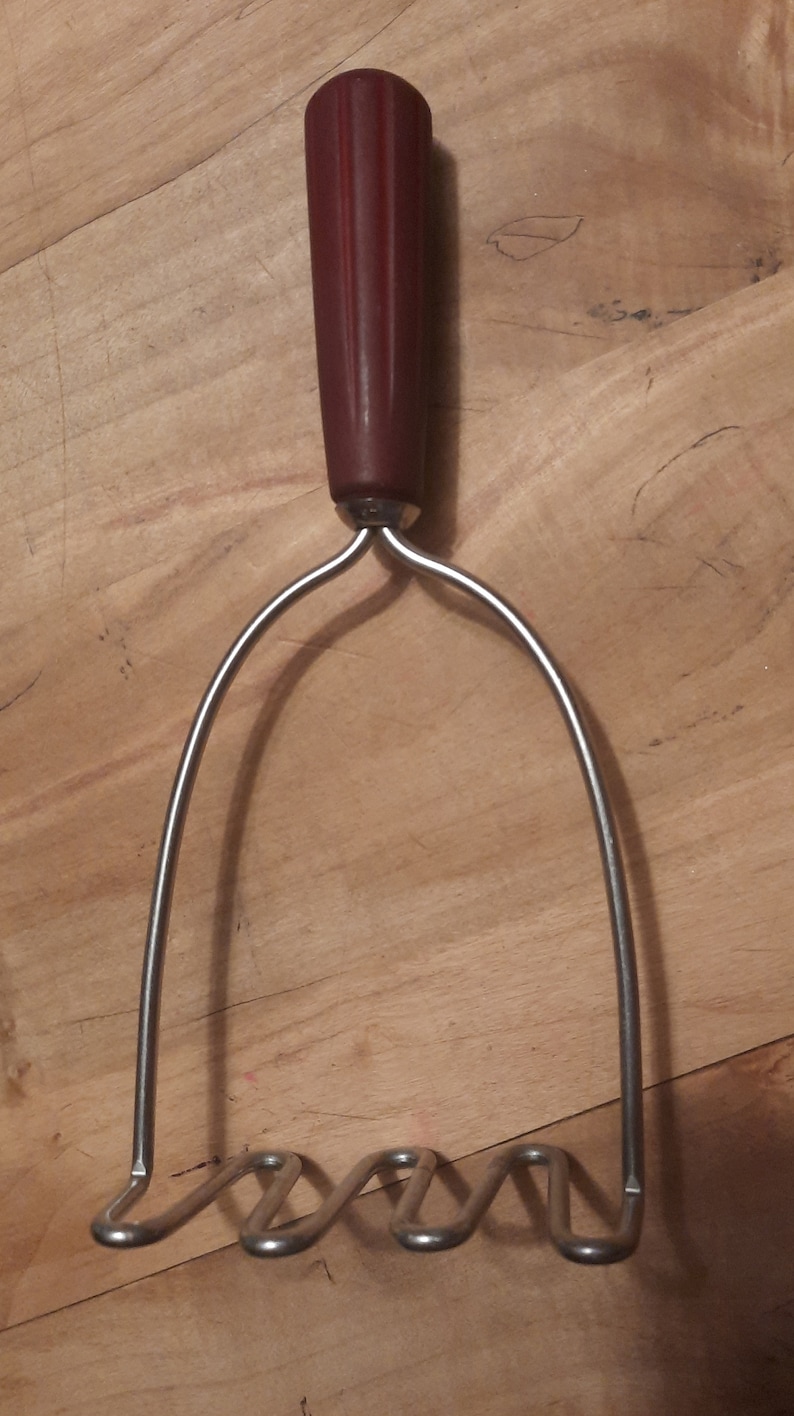 Wire Potato Masher Ribbed Red Bakelite Handled Vintage 1940s Heavy Wire ...