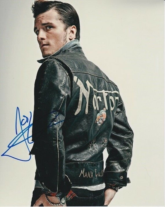 Josh Hutcherson Signature