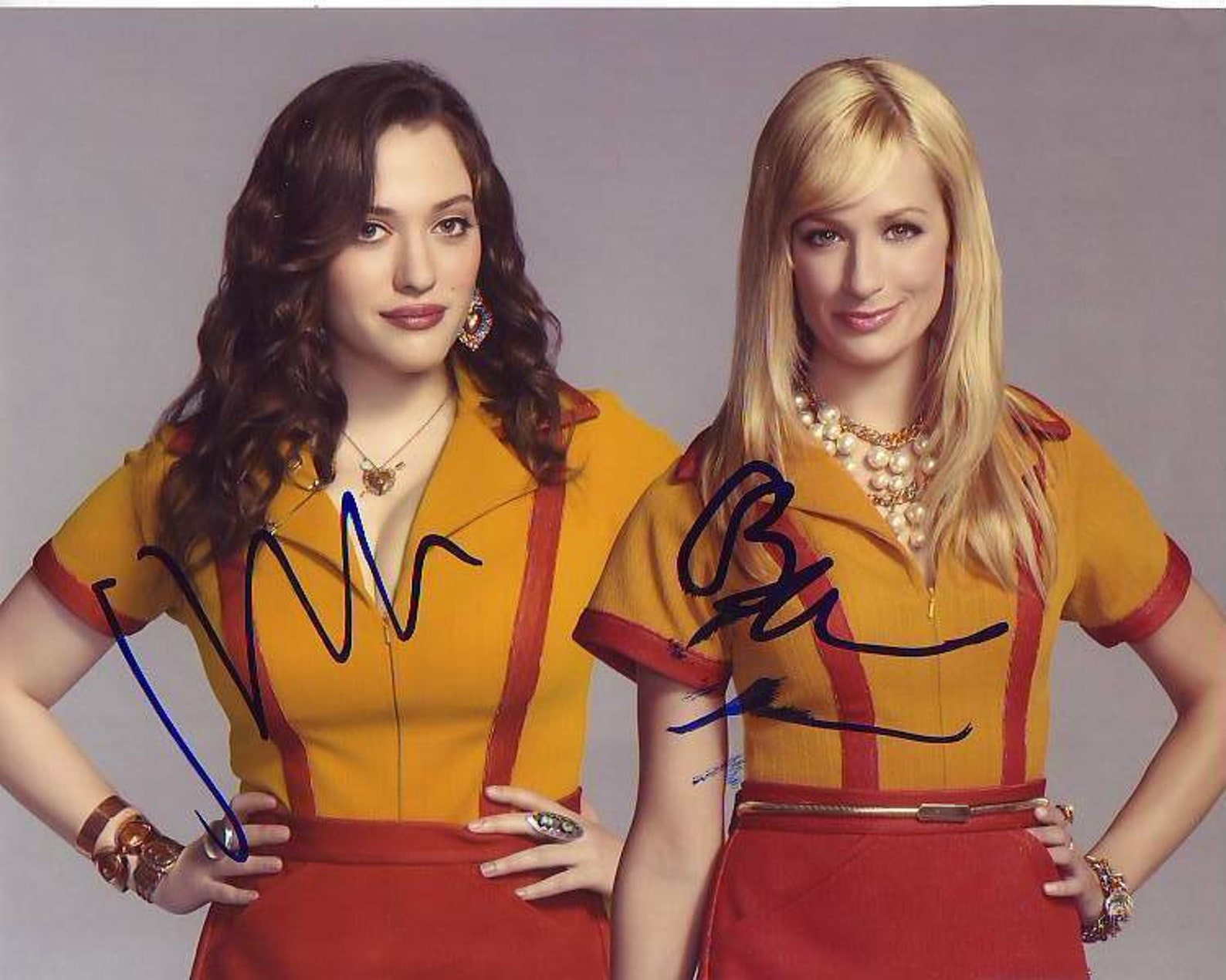 Kat Dennings & Beth Behrs Signed Autographed 8x10 2 Broke Girls ...