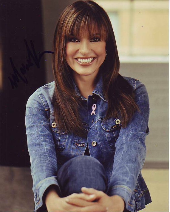 Mariska Hargitay Signed Autographed 8x10 Photograph Etsy