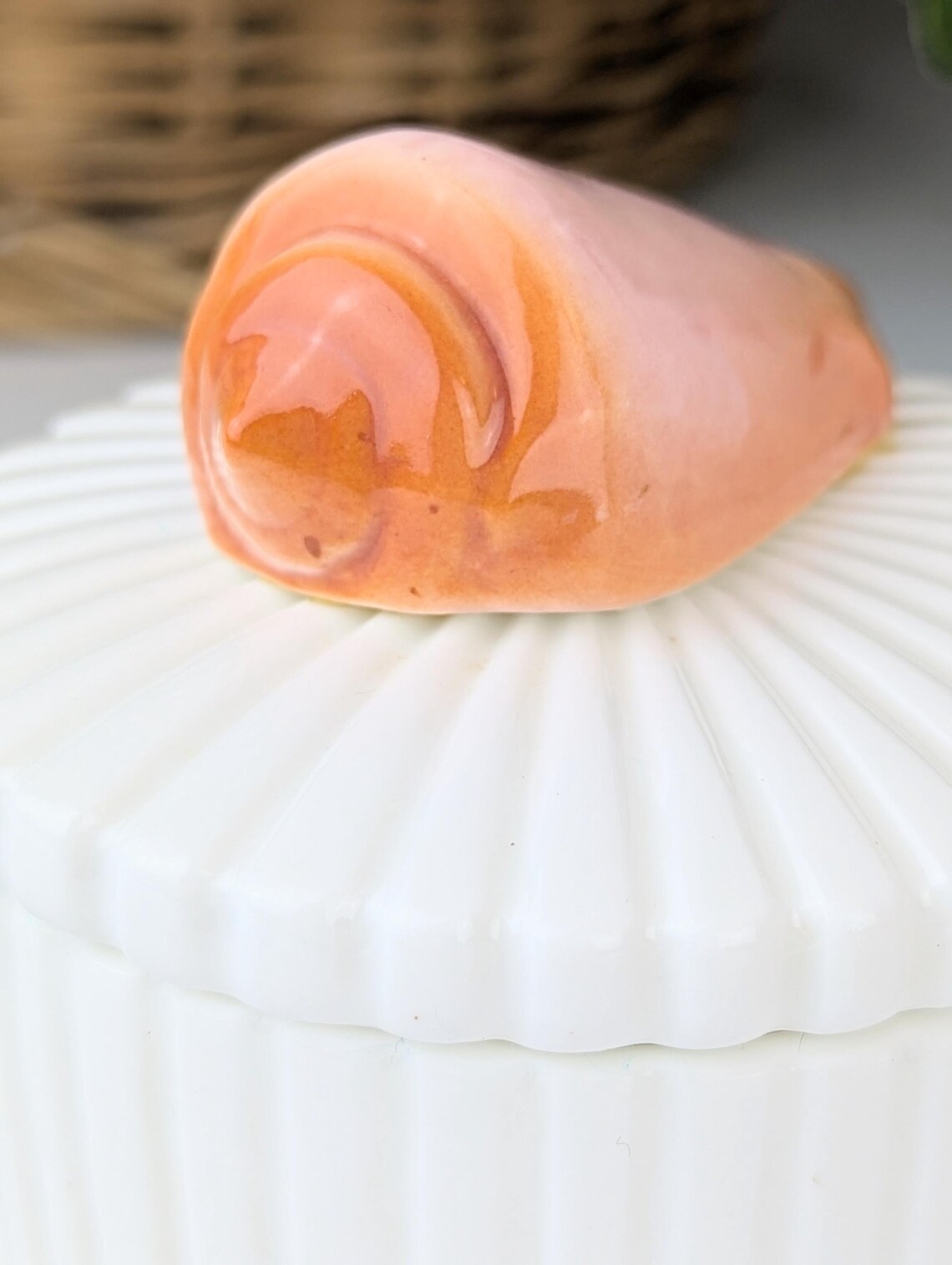 White Bone China Trinket Box With Peach Conch Shell Lid | Elegant ...